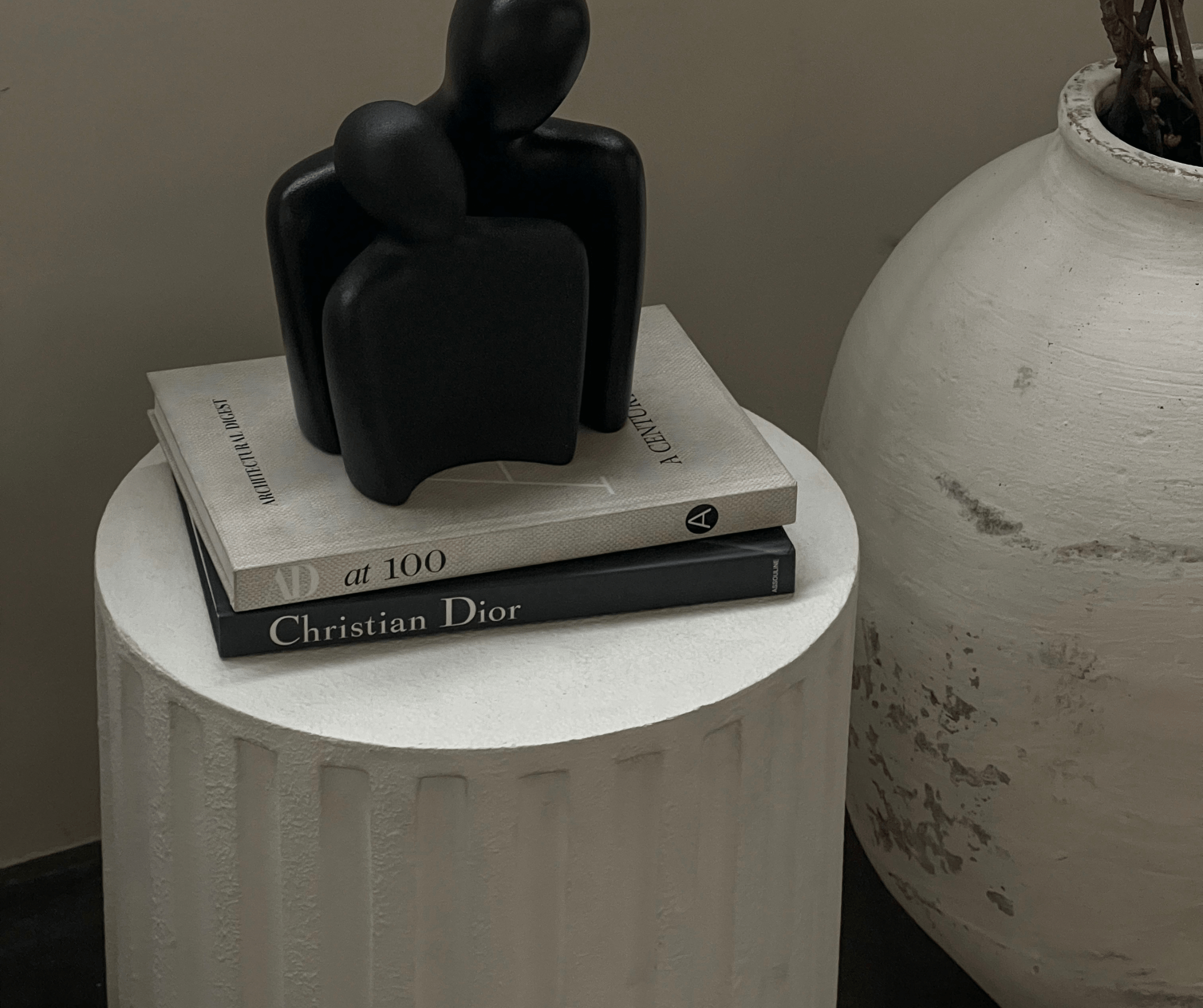 A Guide to what belongs on your side table – Belaré Home